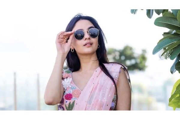 Iman ismail | తెలుగు360