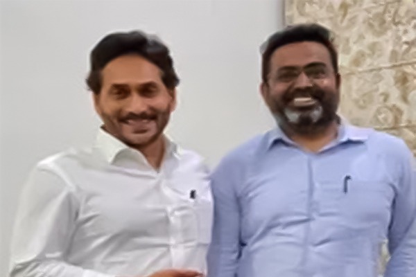 జగన్ ఆశలన్నీ ఇక సాయిదత్ పైనే... ఇంతకి ఎవరీయన? - Telugu 360 te జగన్ ఆశలన్నీ ఇక సాయిదత్ పైనే... ఇంతకి ఎవరీయన? - Telugu 360 te