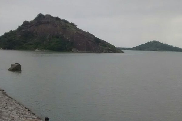 Five B.Tech students meet watery grave in Warangal