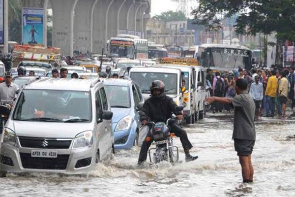 Heavy rains pound Hyderabad, Army help sought - Telugu360 Heavy rains pound Hyderabad, Army help sought - Telugu360