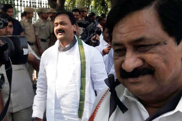 Congress staged walkout in Telangana Council seeking release of input ...