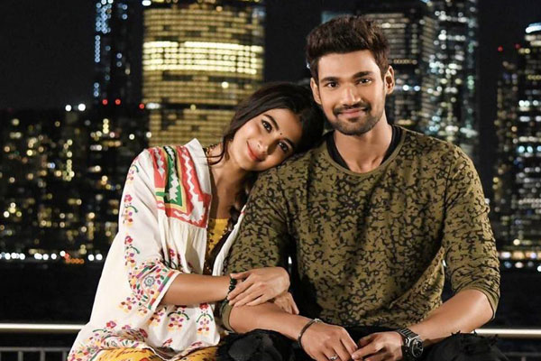 Pic : Bellamkonda Sreenivas & Pooja Hegde from Saakshyam