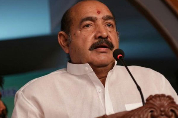 Veteran actor Vijay Kumar's police complaint on his own daughter ...