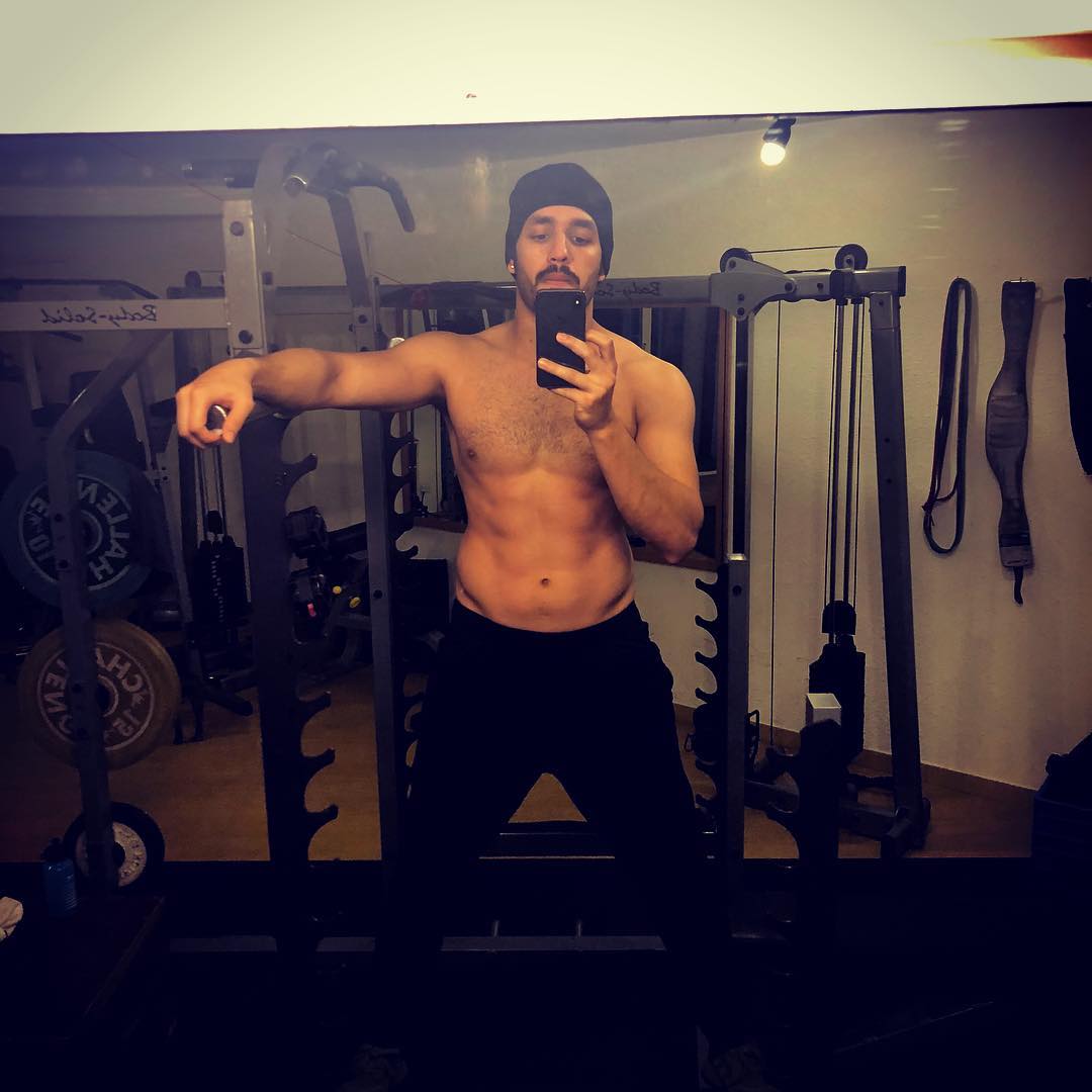 Pic Talk: Akhil Akkineni flaunts his Six Pack Abs