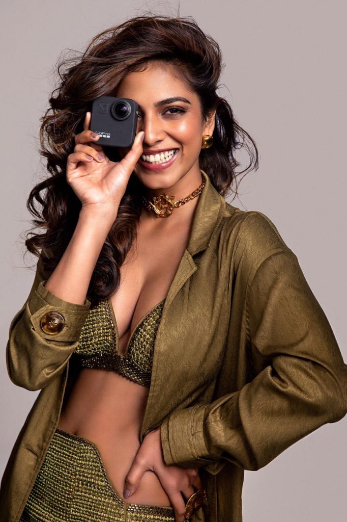 Pic Talk: Malavika Mohanan is a Stunner Pic Talk: Malavika Mohanan is a Stunner