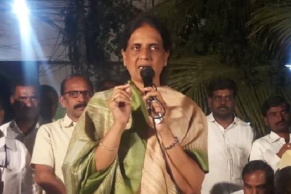 Student groups try to lay siege to Telangana minister's office