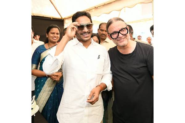 AP Bans Plastic Flex: Jagan Reddy Announces in Vizag - Telugu360