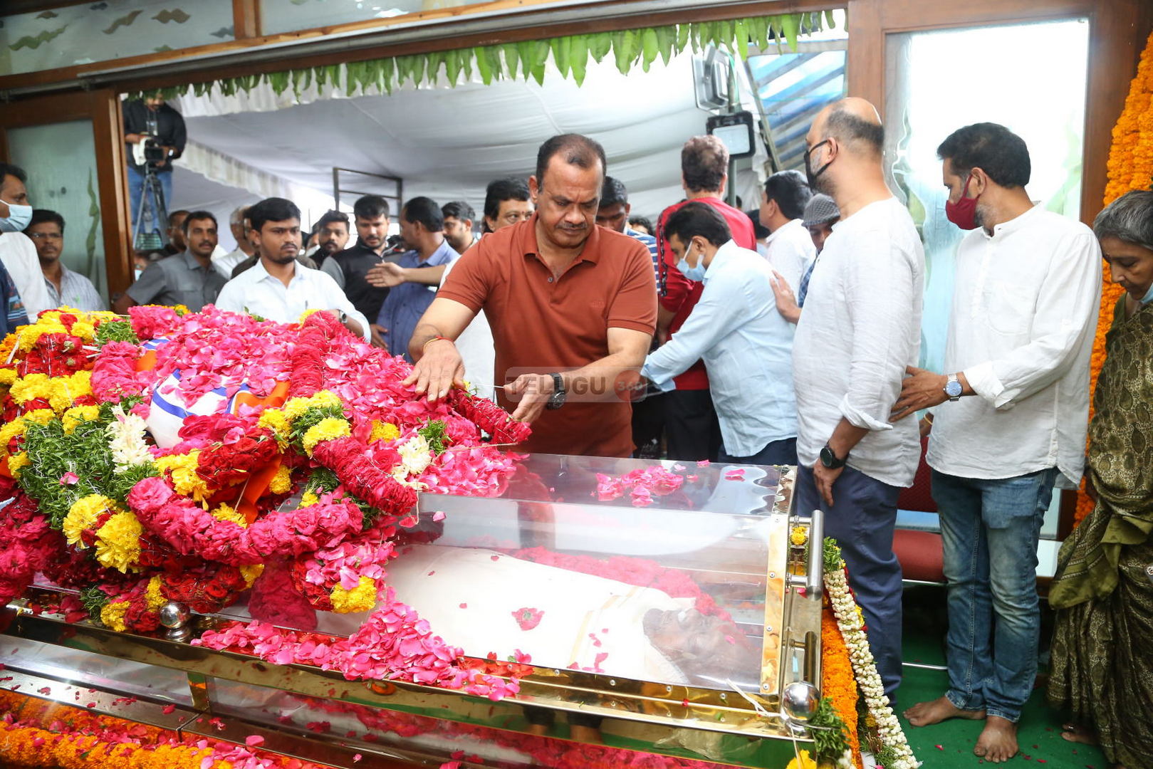 Krishnam Raju Last Journey Photos_9 | Telugu360.com