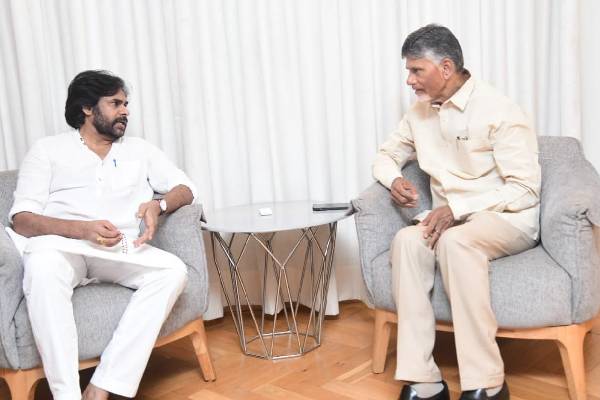 Naidu meets Pawan, backs his fight against YSRCP - Telugu360