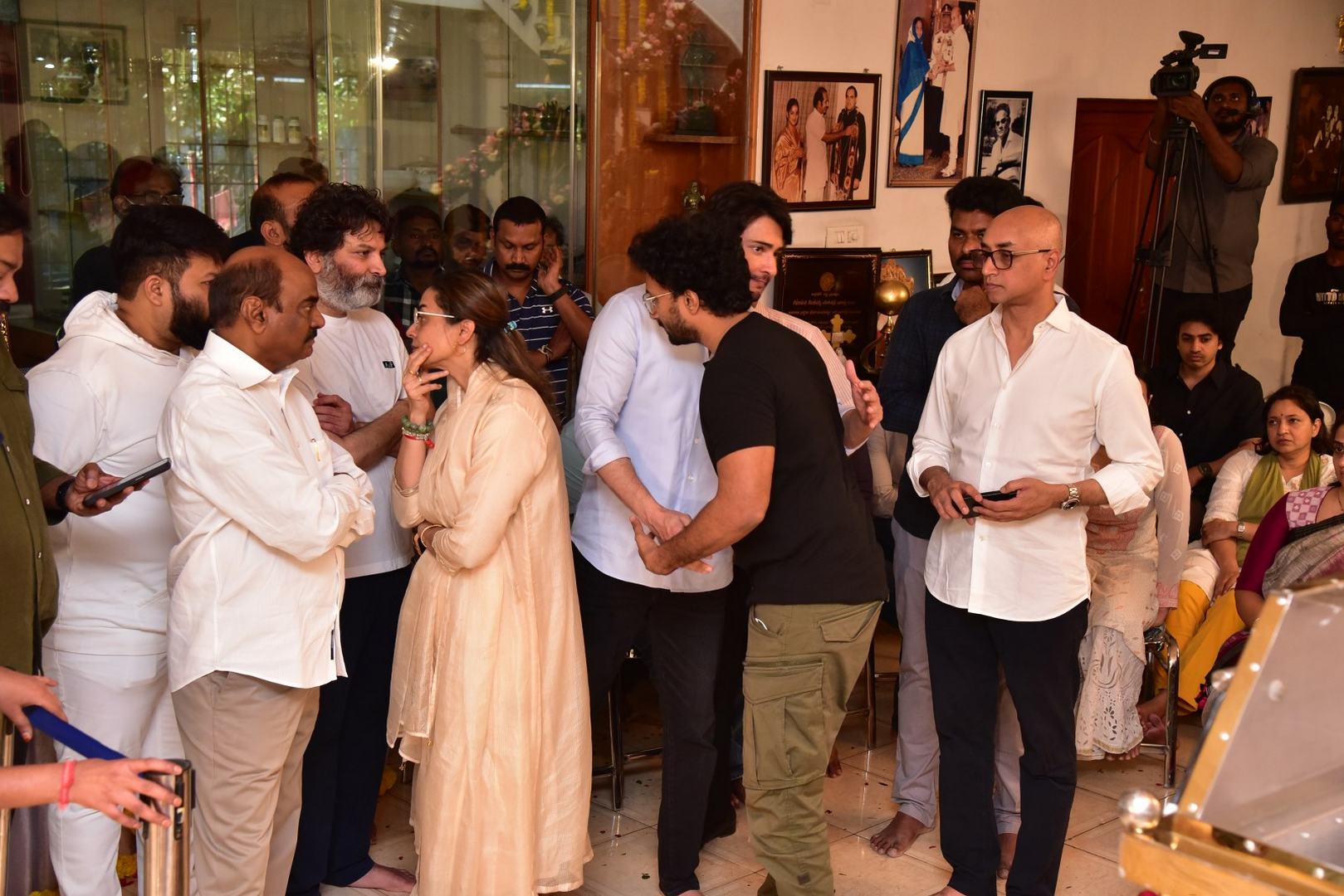 Celebrities Pay Tribute To Superstar Krishna Set 2 Celebrities Pay Tribute To Superstar Krishna Set 2
