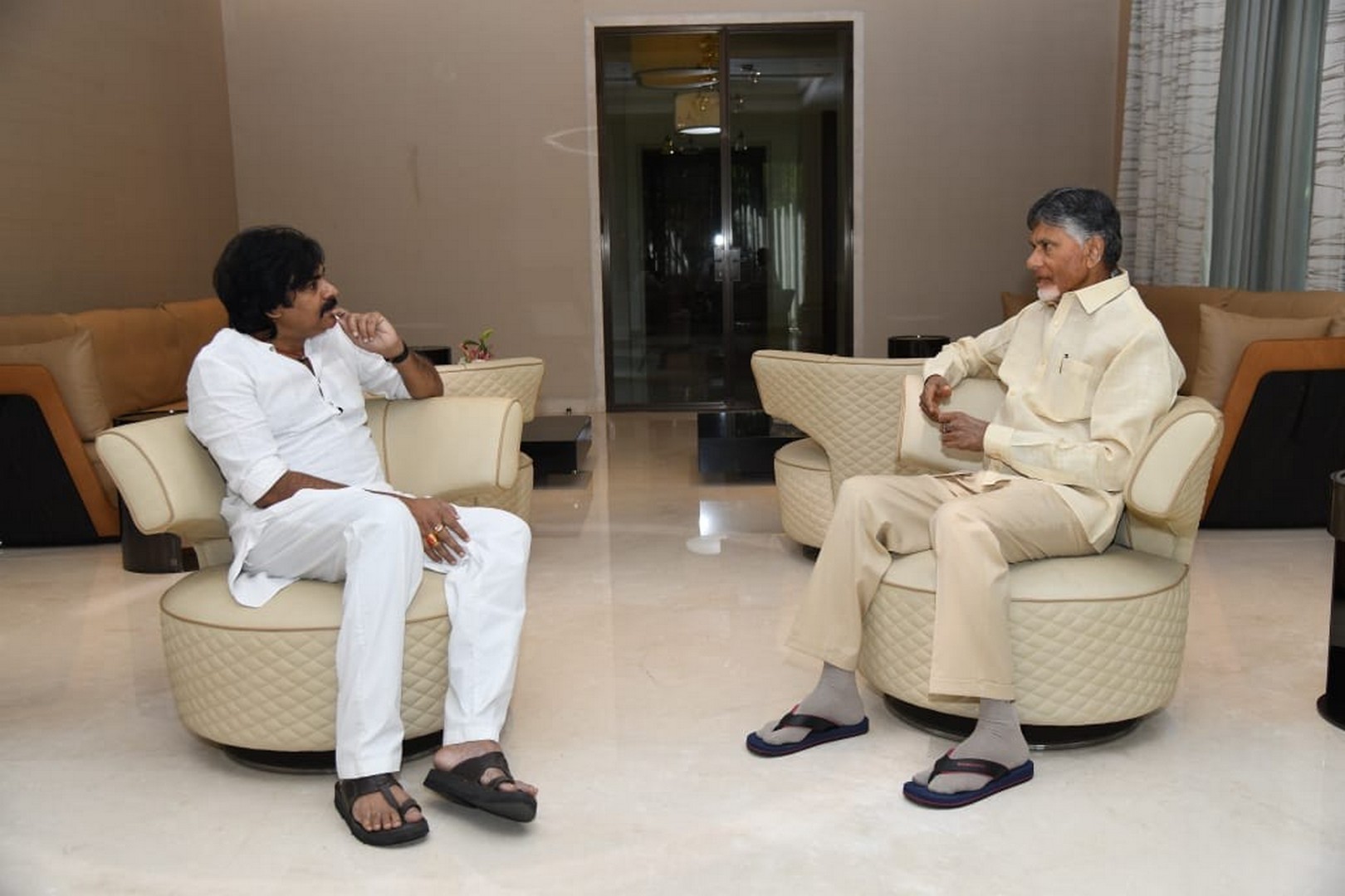 Andhra politics heat up as Pawan Kalyan meets Chandrababu Naidu - Telugu360