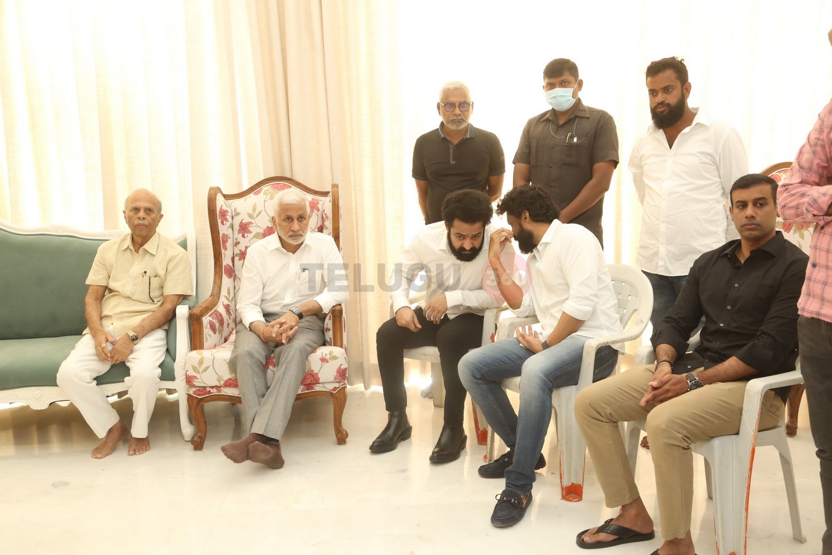 Celebs Pay Homage to Taraka Ratna - Telugu 360