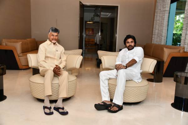 Pawan meets Naidu, discuss poll pact