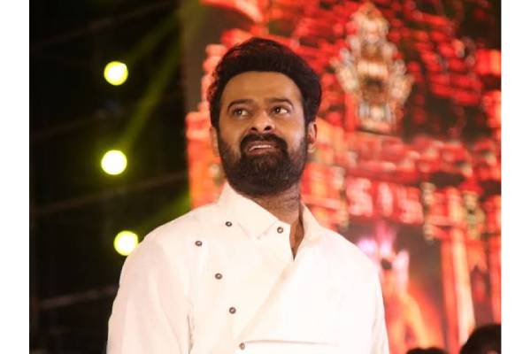 Prabhas surprising Bollywood Superstars - Telugu360