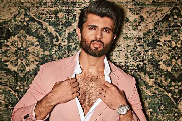 Vijay Deverakonda to juggle between Three Films - Telugu 360