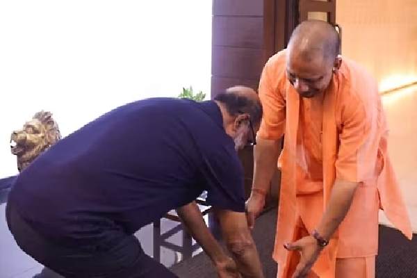 Rajinikanth badly Trolled for touching UP CM's Feet