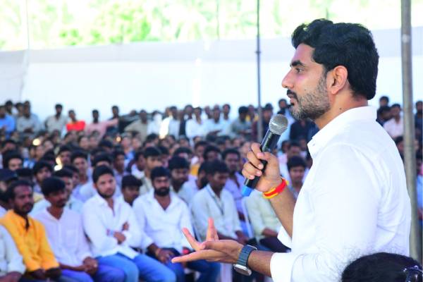 YSRCP leaders from Kakinada join TDP in Lokesh's presence - Telugu 360