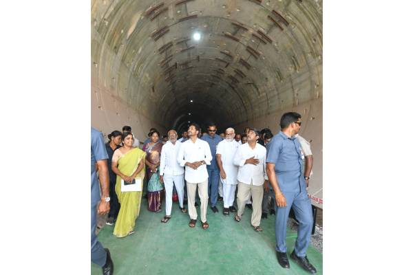 Jagan launches Veligonda tunnels in Prakasam district - Telugu 360