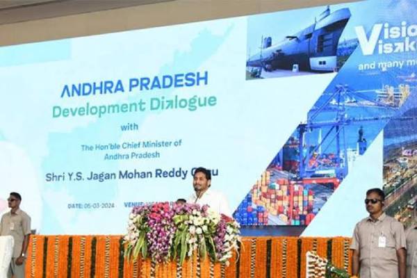 Jagan unveils Vision Visakha - Telugu 360