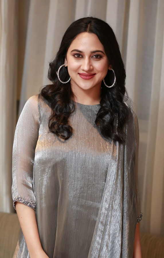 Miya Fabulous Look In Grey - Telugu360