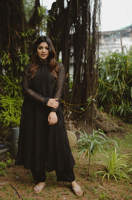 Aparna Balamurali Gorgeous Look In Black - Telugu360