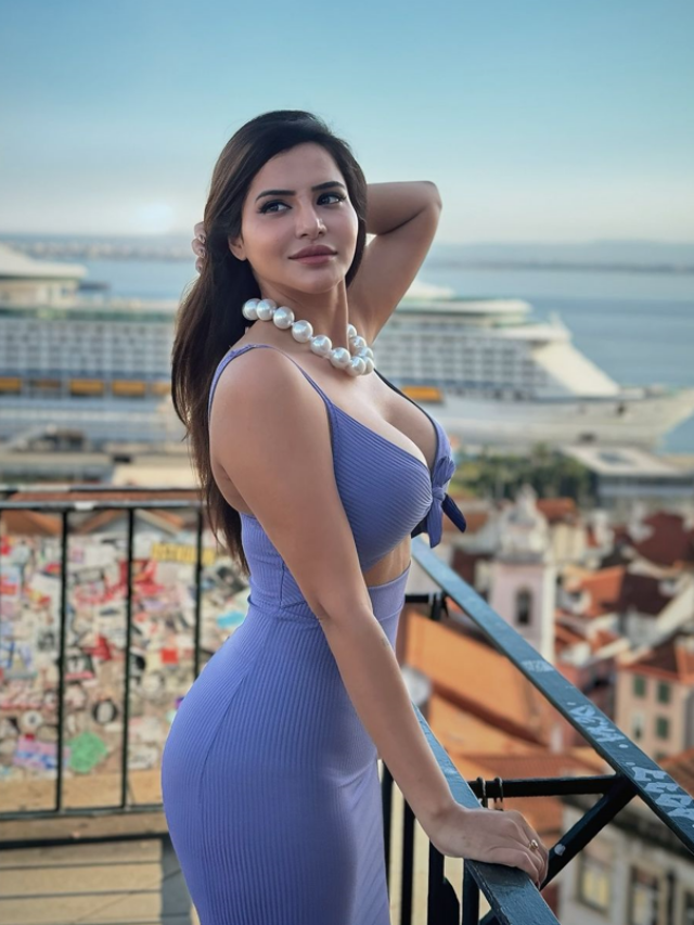 Aashu Reddy Portuguese Pics - Telugu360