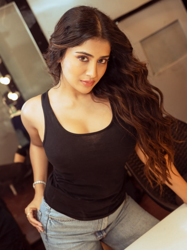 Rashi Singh Hot Looks - Telugu360