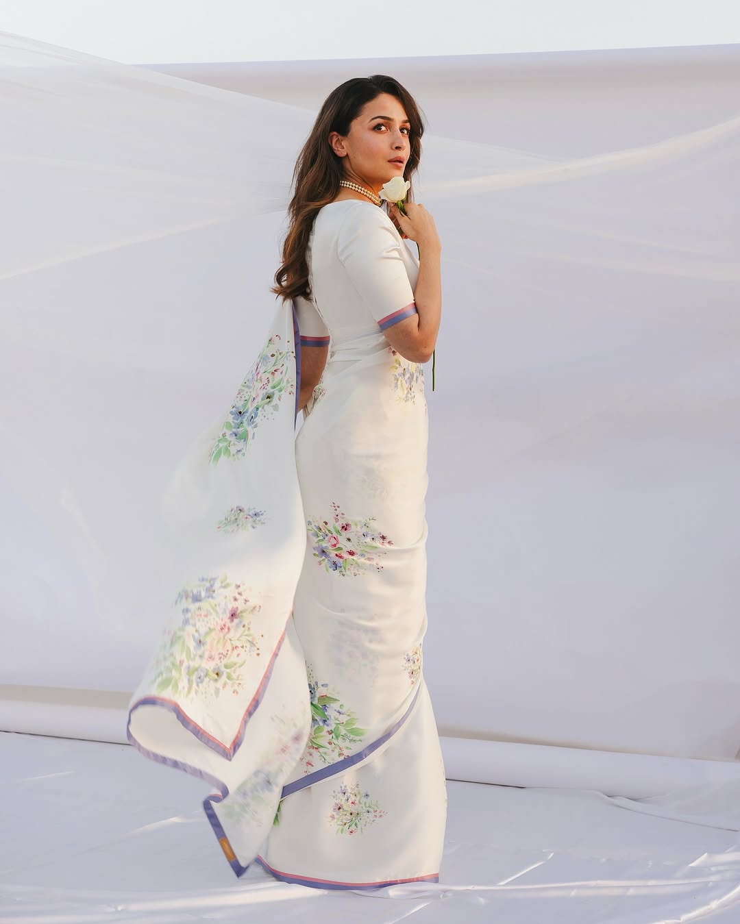Alia Bhatt Cool Floral Look - Telugu360