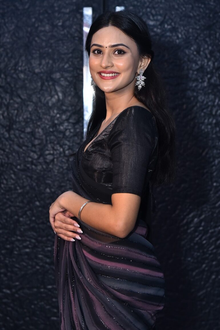 Sanchi Rai Beautiful Look In Black Saree - Telugu360