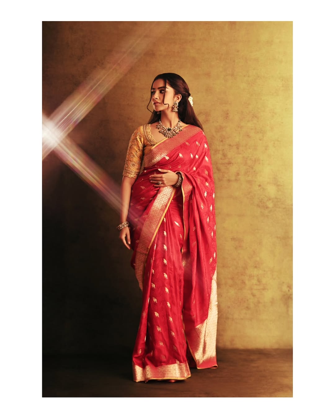 Anupama Parameswaran Divine Look In Red Saree - Telugu360