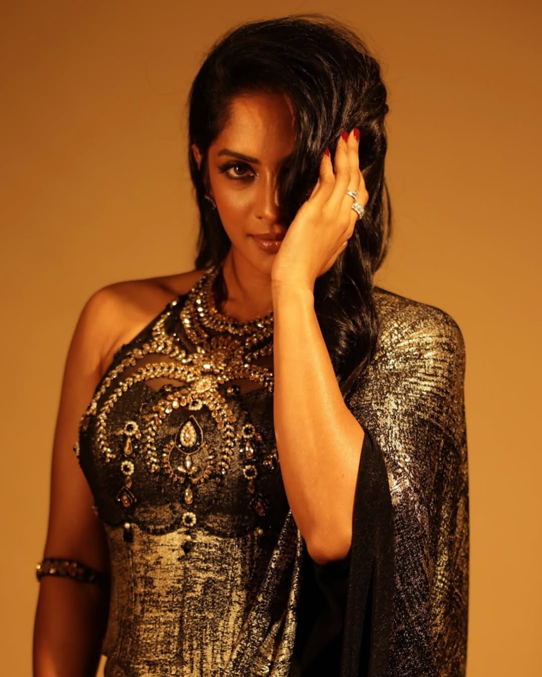 Sriya Reddy In Tarun Tahiliani Outfit - Telugu360