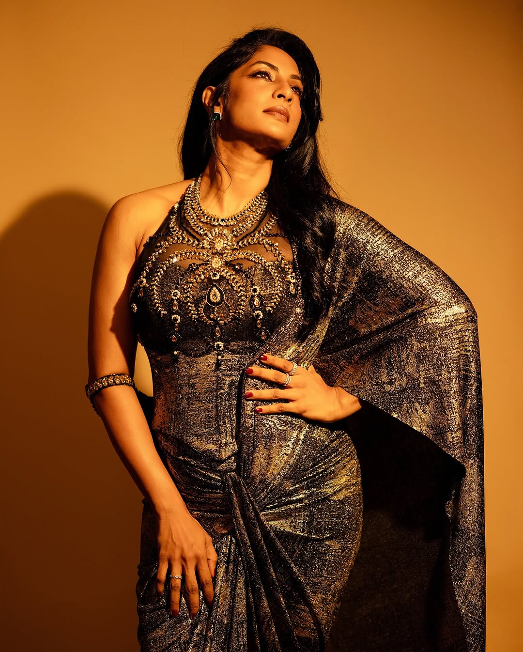 Sriya Reddy In Tarun Tahiliani Outfit - Telugu360