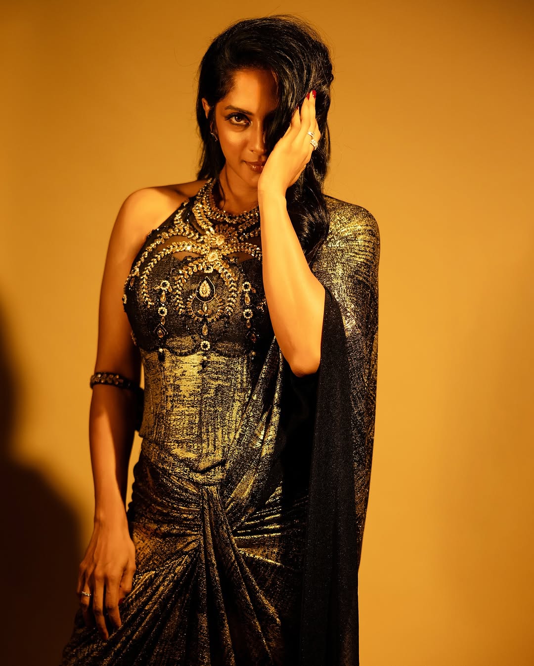 Sriya Reddy In Tarun Tahiliani Outfit - Telugu360