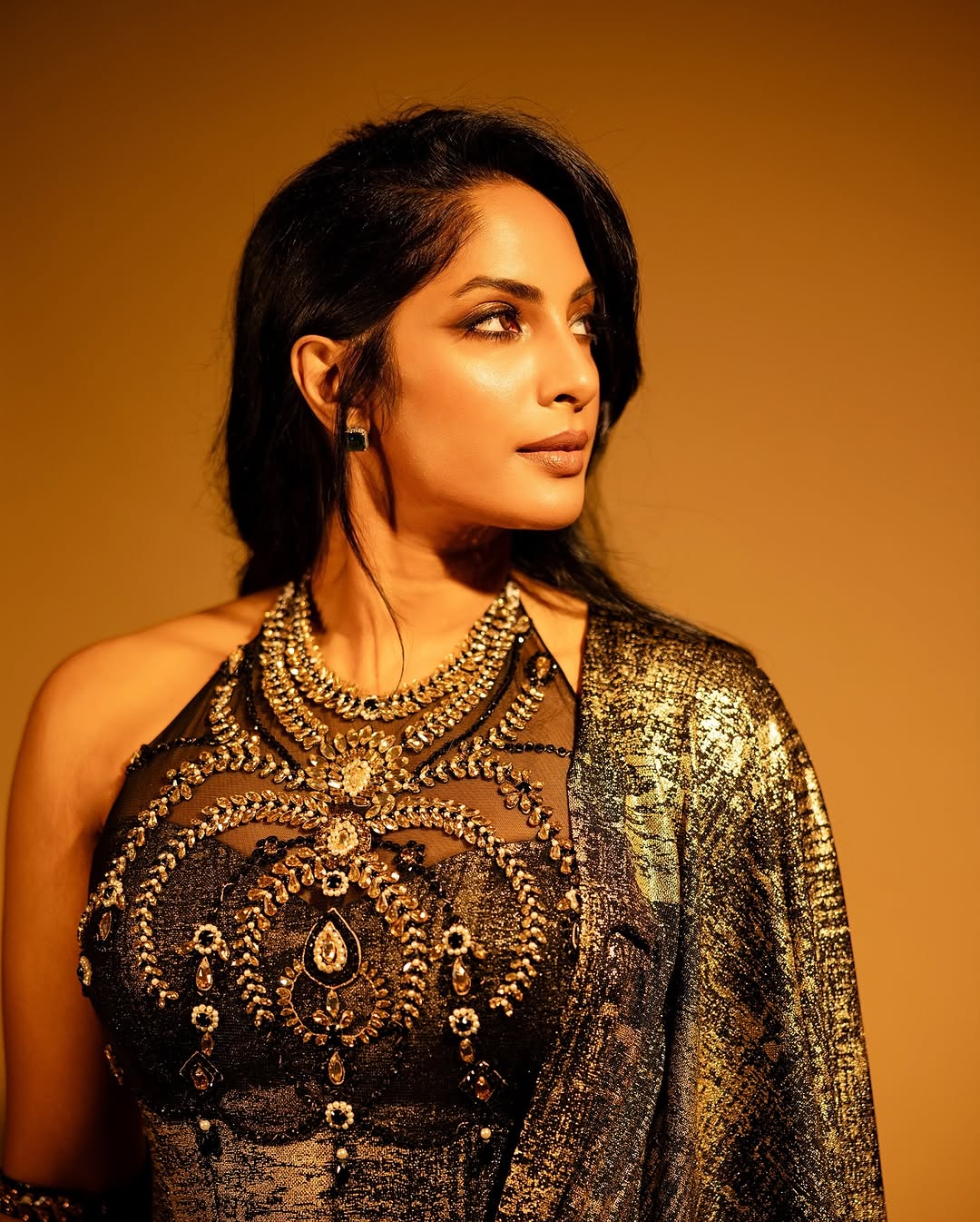 Sriya Reddy In Tarun Tahiliani Outfit - Telugu360