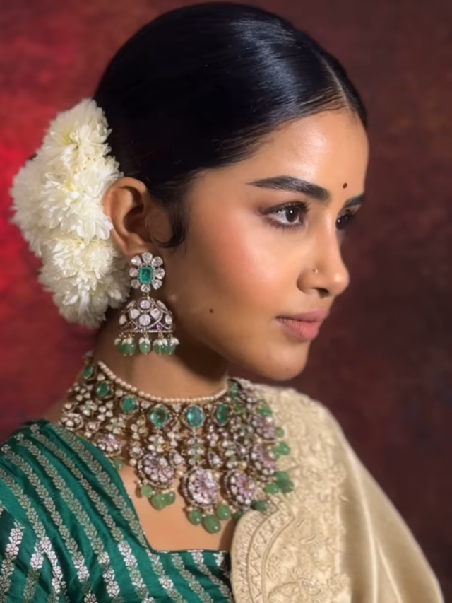 Anupama Parameswaran Gorgeous Traditional Look - Telugu360