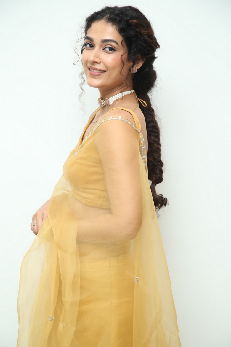 Aakansha Singh latest pictures - Telugu360