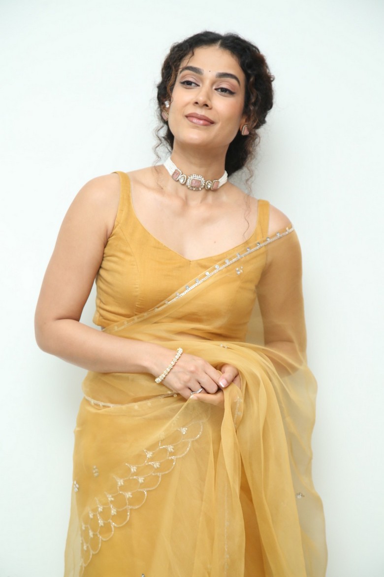 Aakansha Singh latest pictures - Telugu360