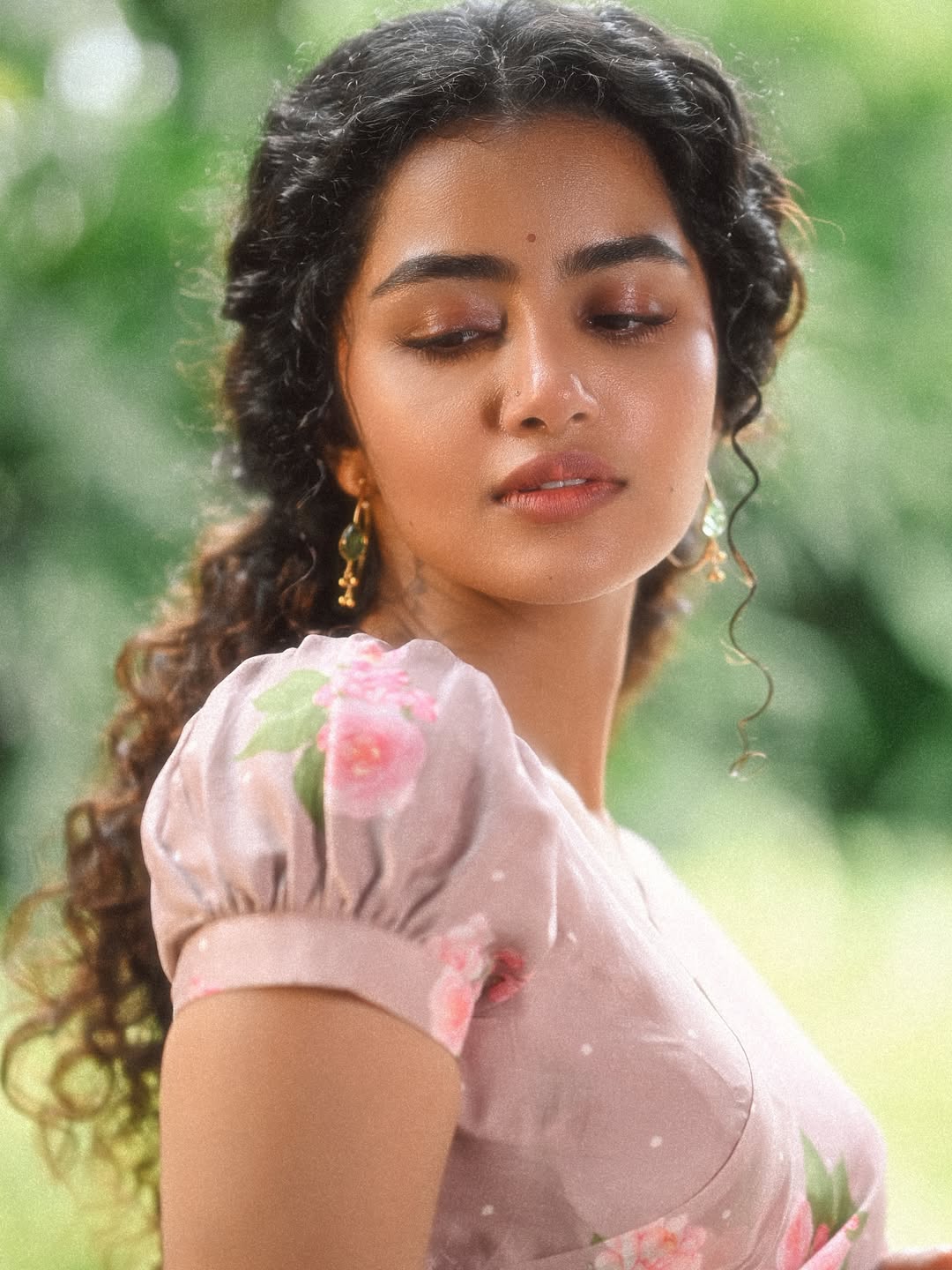 Anupama Parameswaran Cute in Peach Colour Saree - Telugu360
