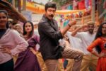 Transfer Trimurthulu Song : Vintage Vadde Naveen Dance Moves - Telugu360